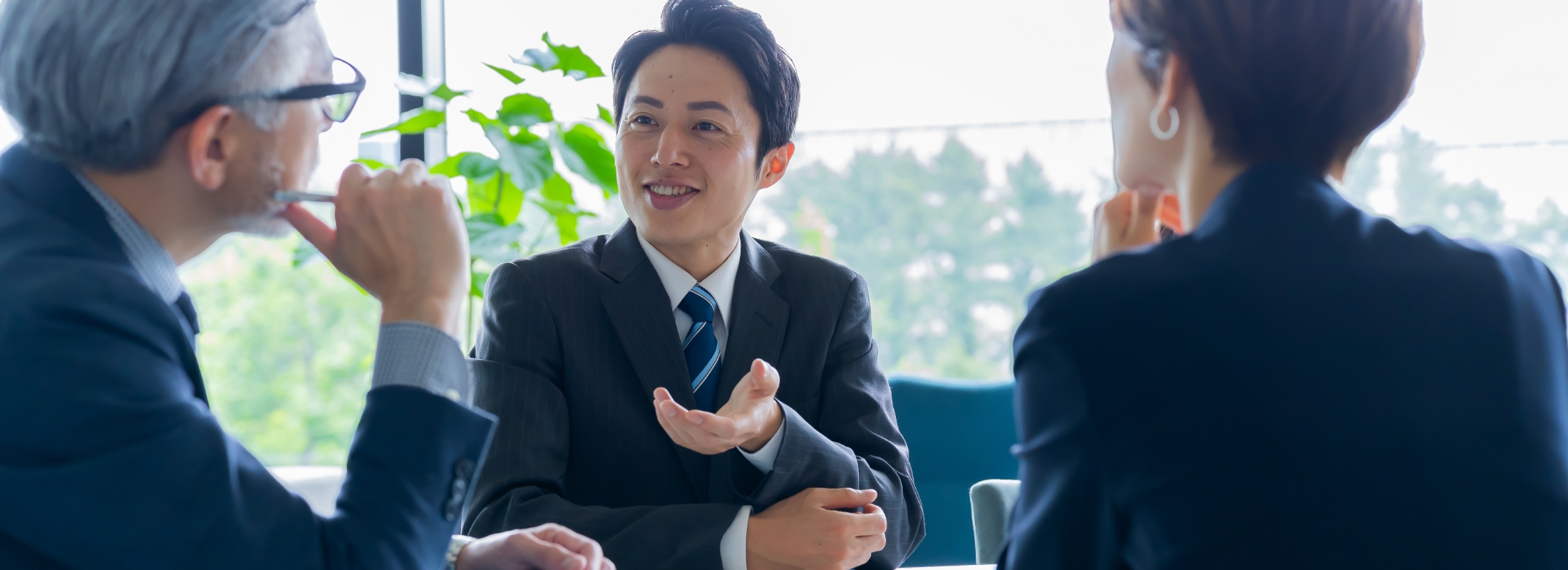 NSSOLは社内に先進的な研究を行うシステム研究開発センターという組織や、関連会社には金融機関へのコンサルティングを専門に行う会社があります。